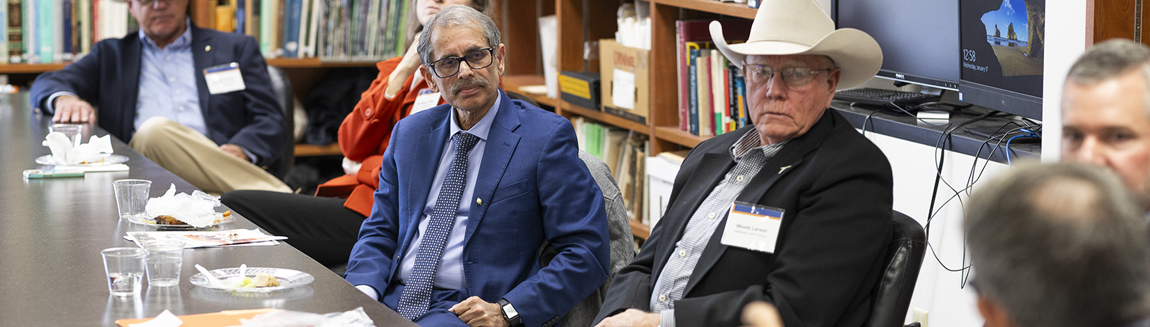 USDA NIFA leader visits UF/IFAS to see innovative research in action - News