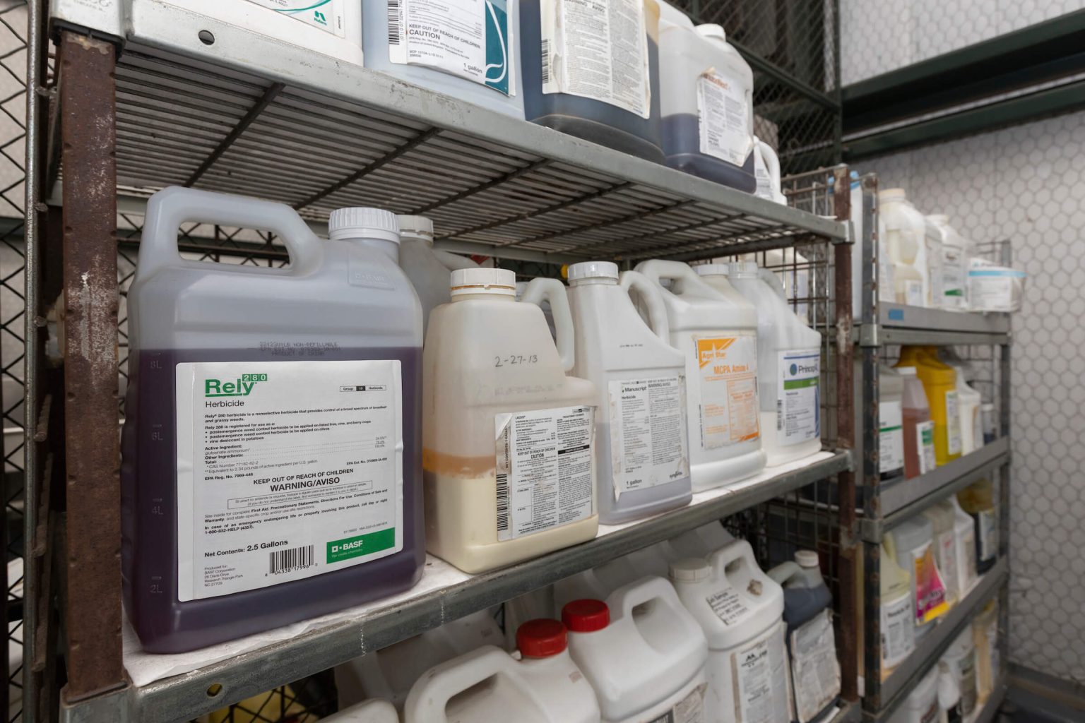 Fertilizer Fundamentals: How to Apply Fertilizer - UF/IFAS Extension ...