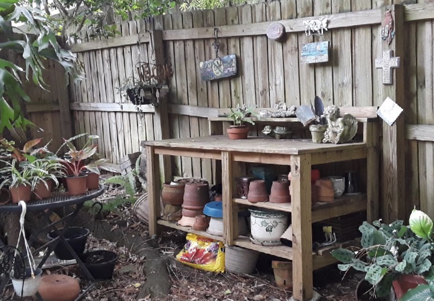 The Potting Bench: A Gardener's Office - UF/IFAS Extension Polk County
