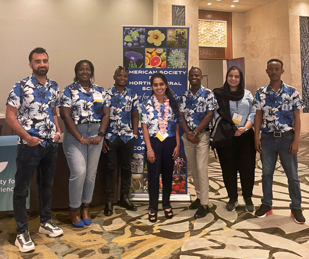 Soil, water, and ecosystem sciences students and staff share research ...